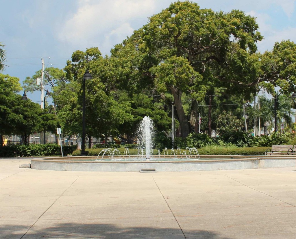 Wes Nott Statue | ArtSWFL.com
