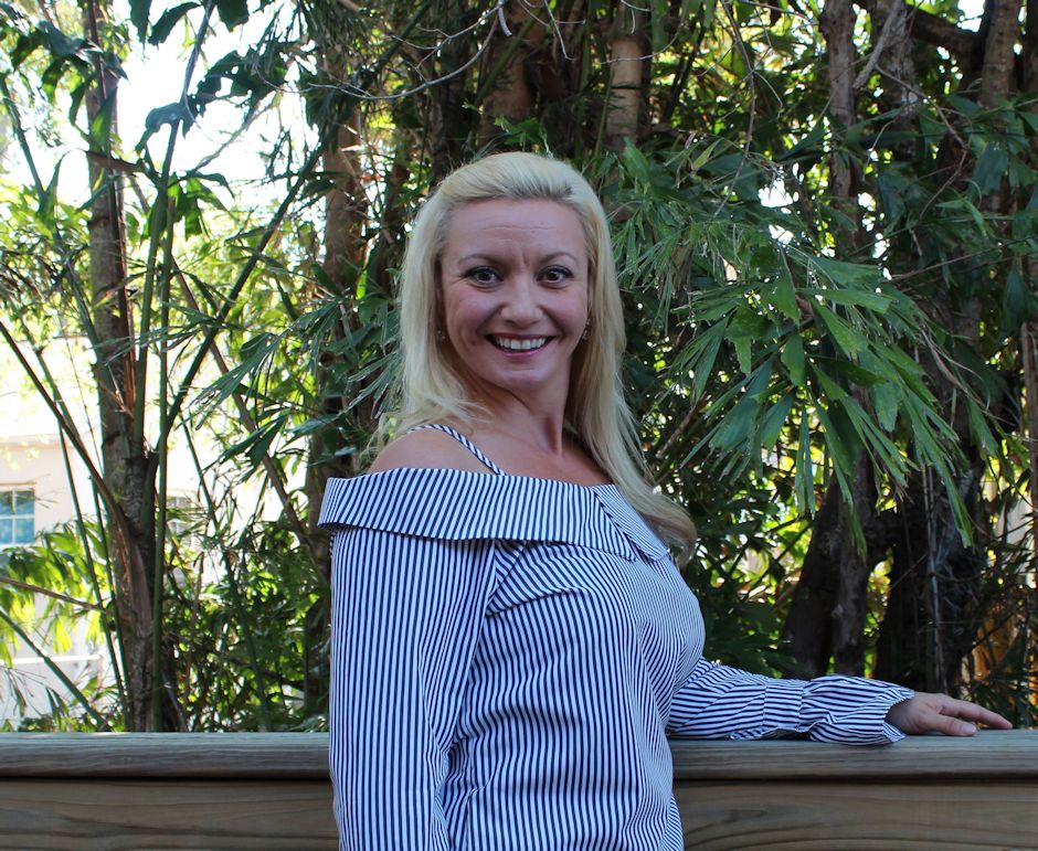 For rising star Dena Galyean, acting feeds the soul | ArtSWFL.com