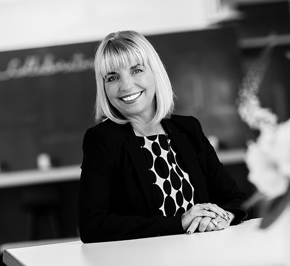 Spotlight on March, 2020 TGIM celebrity judge Sarah Owen | ArtSWFL.com