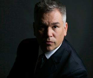 Follow Eric Raddatz down the ‘White Rabbit Red Rabbit’ hole | ArtSWFL.com